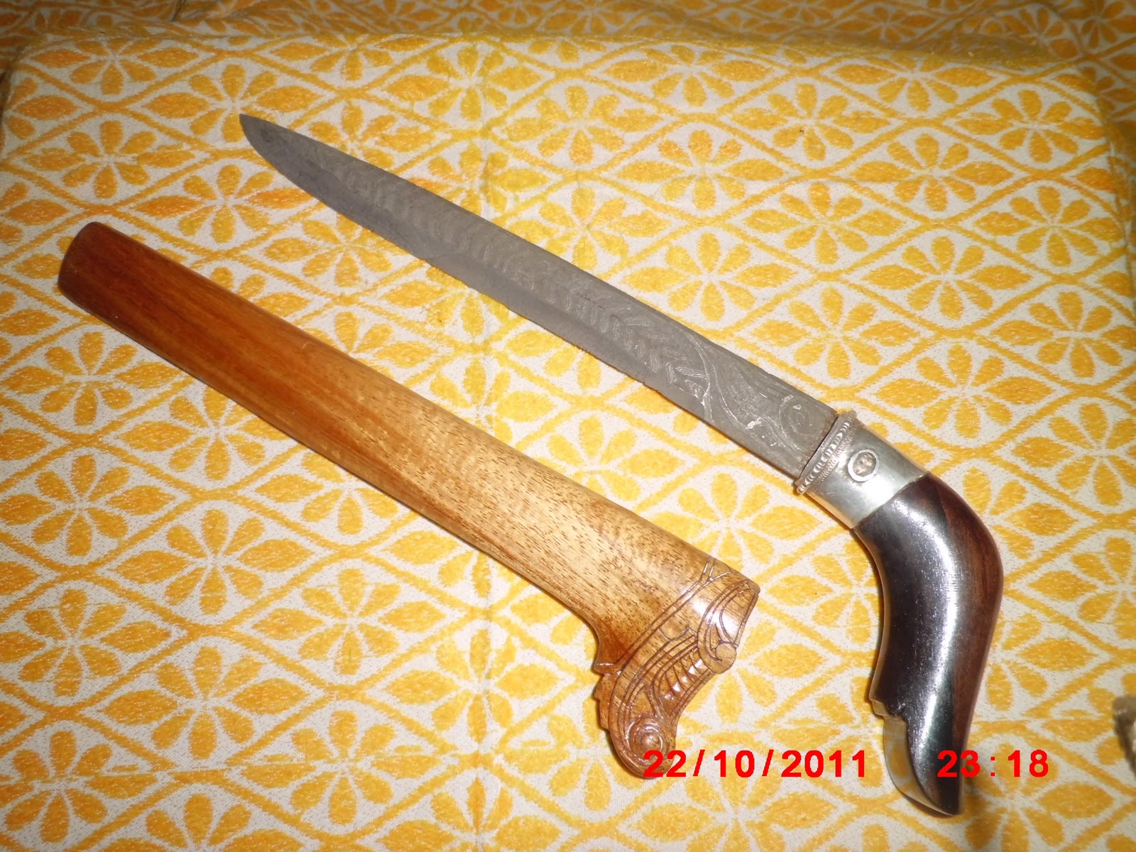 PUTERA BELAWA: Badik Luwu