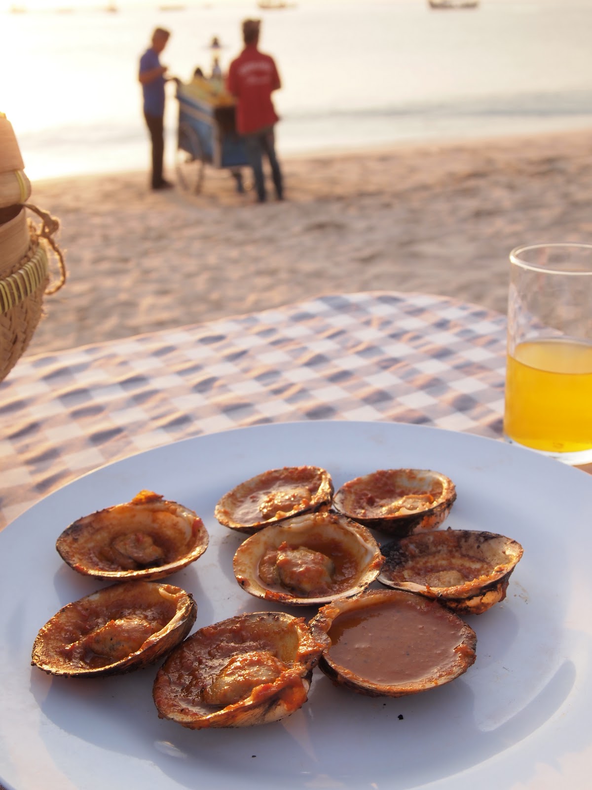 four legged foodies: Seafood @ Bali 21 Cafe, Jimbaran Bali