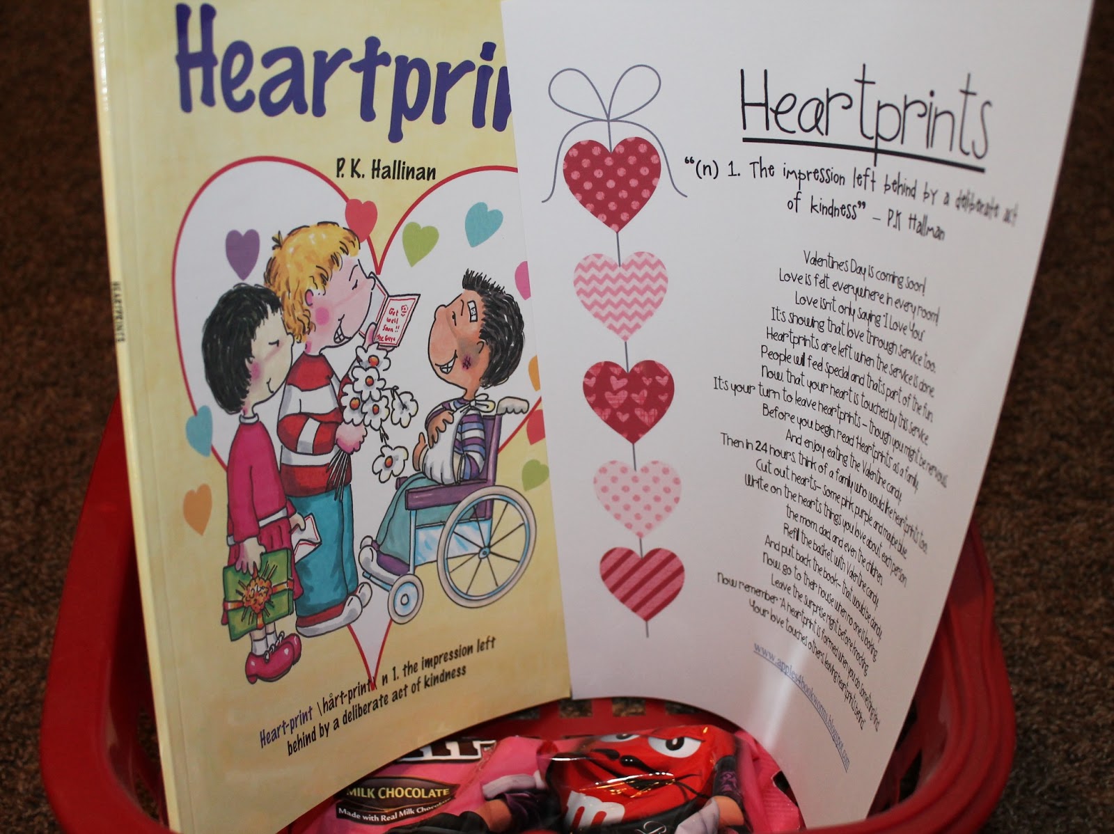 Apples 4 Bookworms: Spreading Heartprints!