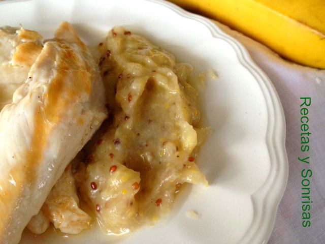 PECHUGAS DE POLLO CON SALSA DE PLATANO Y MOSTAZA