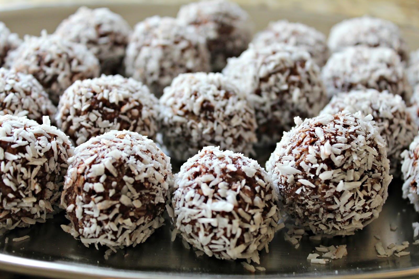 Min blogg om allt mellan himmel och jord: Choklad och kokosbollar med ...