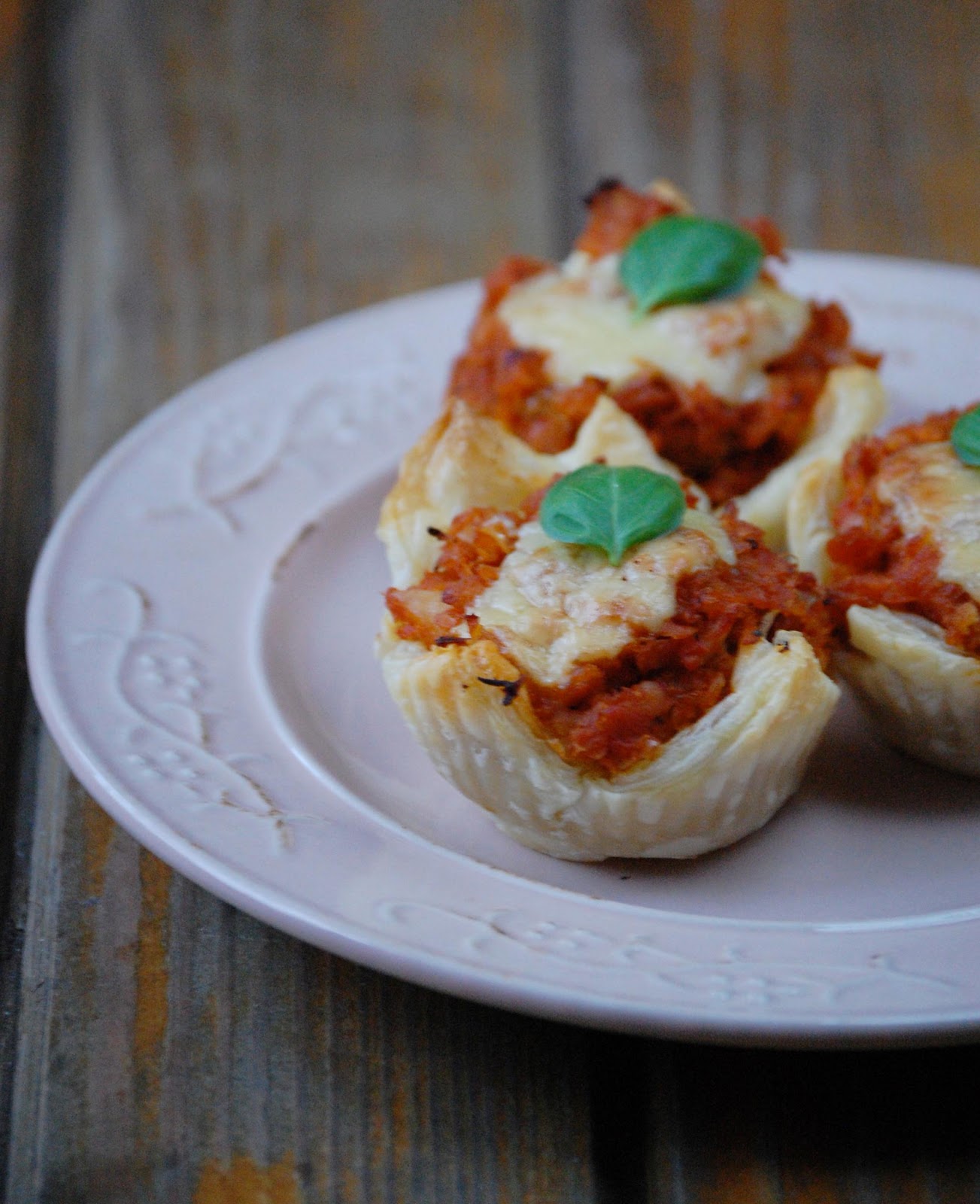 Kuchnia Alisz: wytrawne babeczki z ciasta francuskiego.