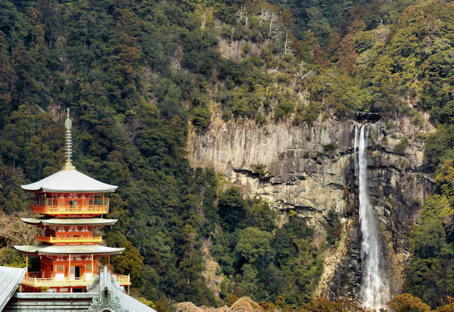 More glimpses of unfamiliar Japan: Nachi Cliche