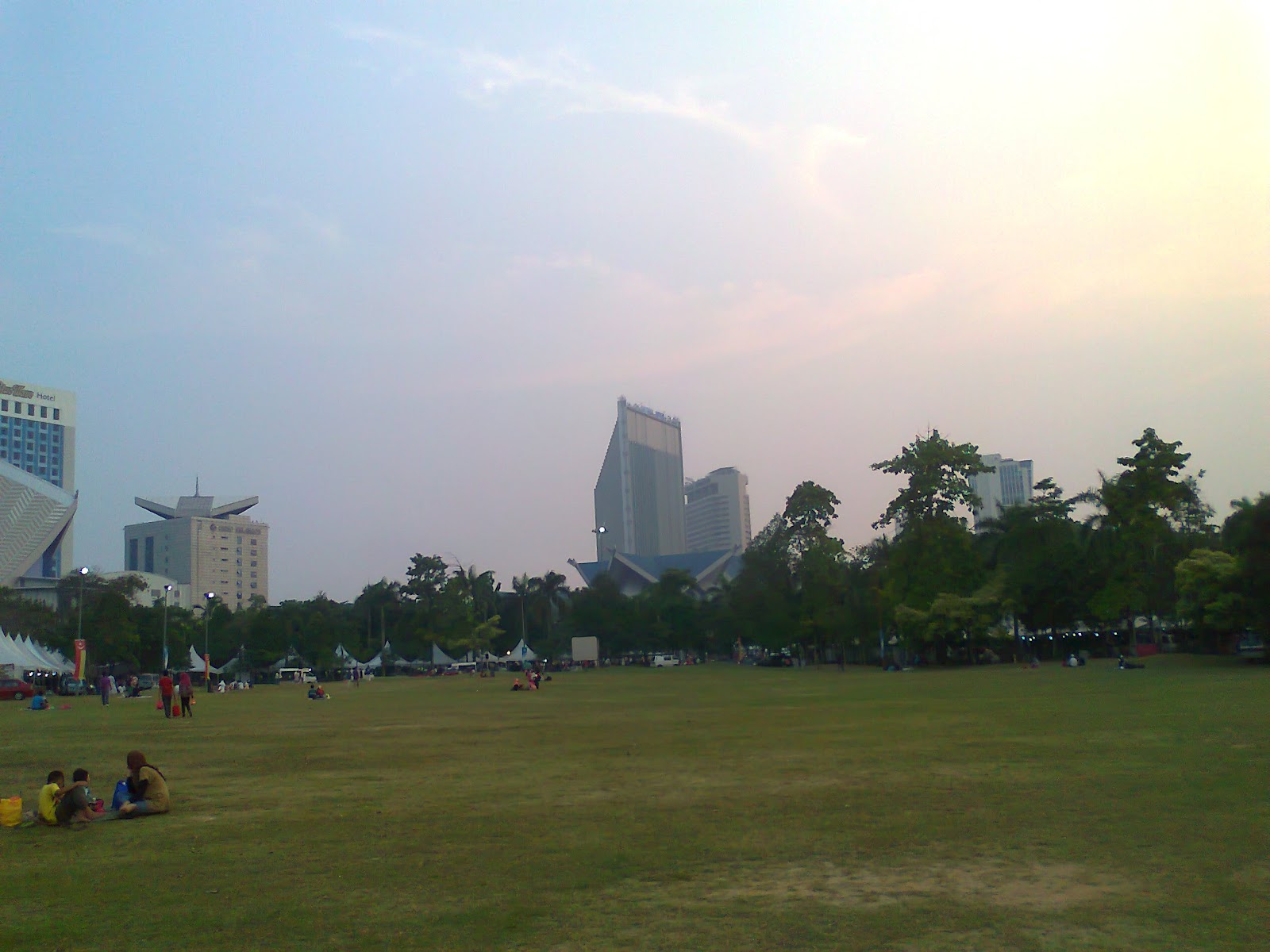 faris: bErBuka @ pAdAnG MbSA ShAH aLAm