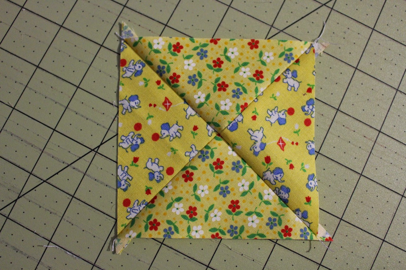 My 1930's Flower Garden Quilt Block - Tutorial