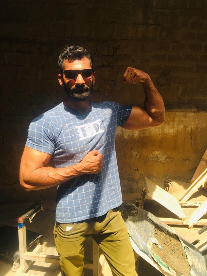 world bodybuilders pictures: PAKISTANI BODYBUILDER MUHAMMAD IN GLASSES ...