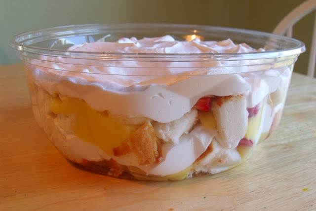 Clever, Crafty, Cookin' Mama: Strawberry Banana Trifle