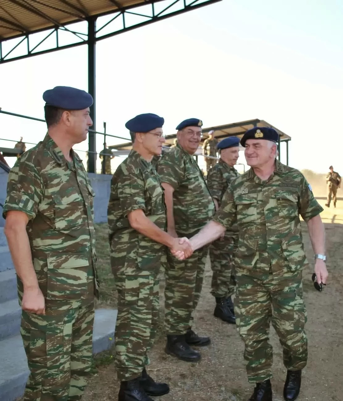 ΒΓΗΚΑΝ Τ' ΑΡΜΑΤΑ ΣΤΗΝ ΘΡΑΚΗ... ΣΤΟ Δ' ΣΩΜΑ ΣΤΡΑΤΟΥ Ο ΑΡΧΗΓΟΣ ΤΟΥ ΓΕΣ ...