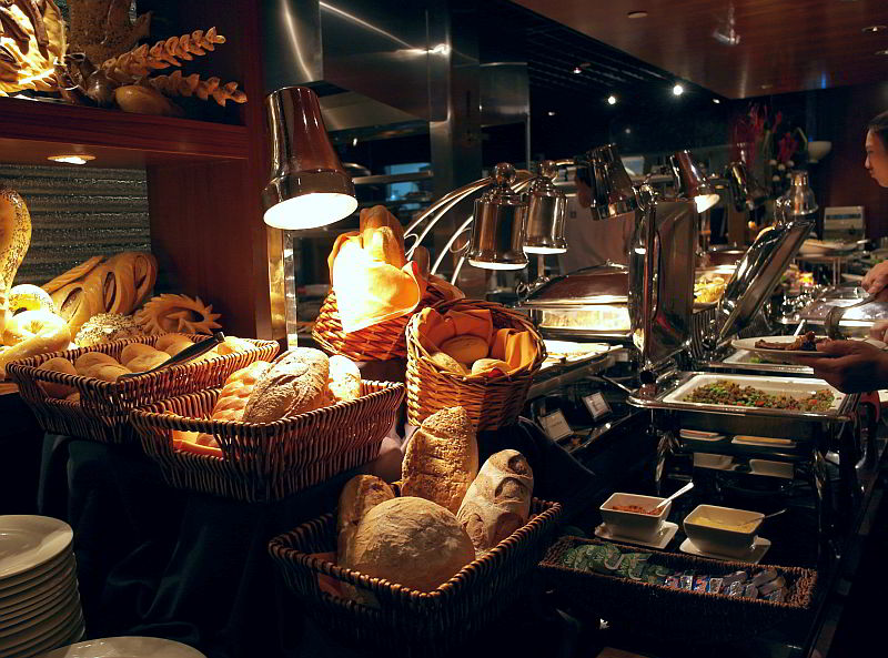 Purple Taste: Café 2000 @ M Hotel