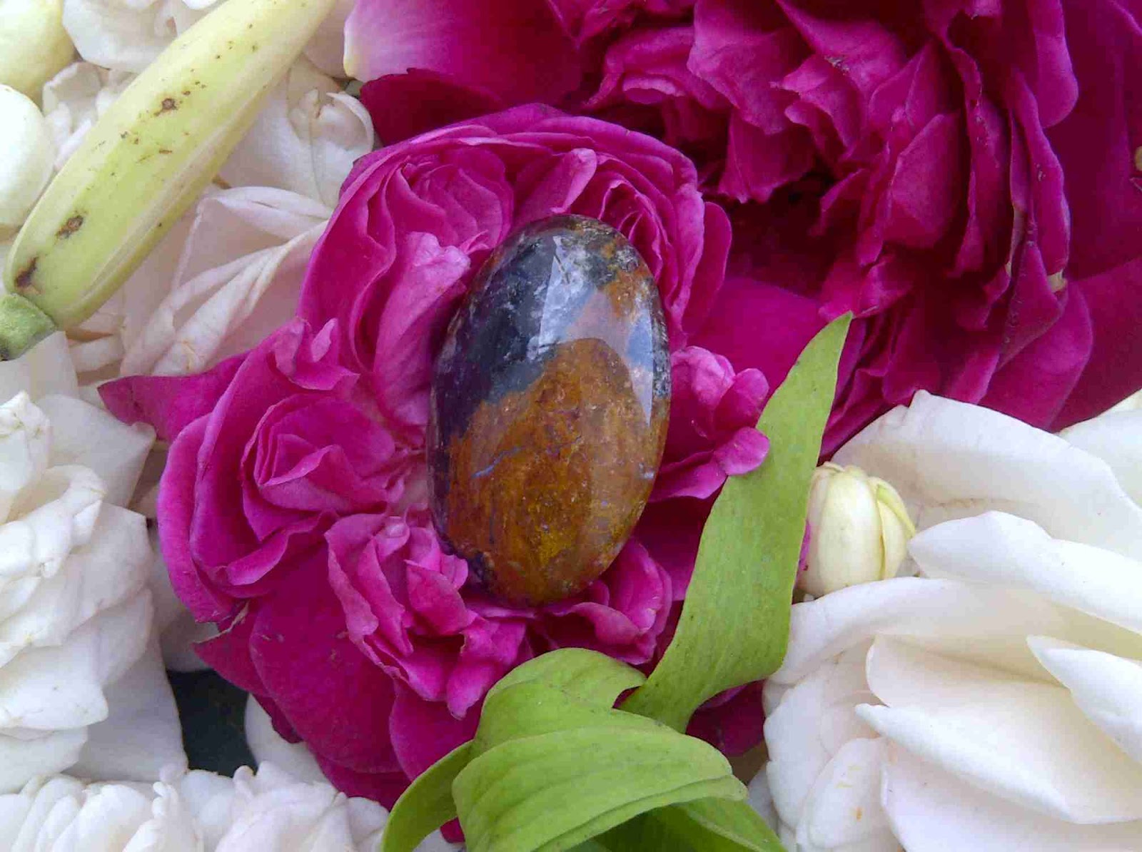 MUSTIKA RAJA BATARA KARANG - Benda Bertuah Indonesia