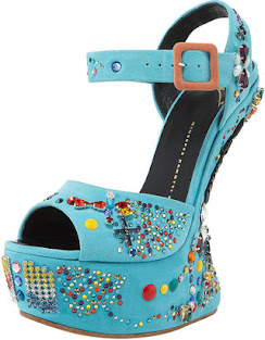 For Fashion Freaks: Heel-less shoes