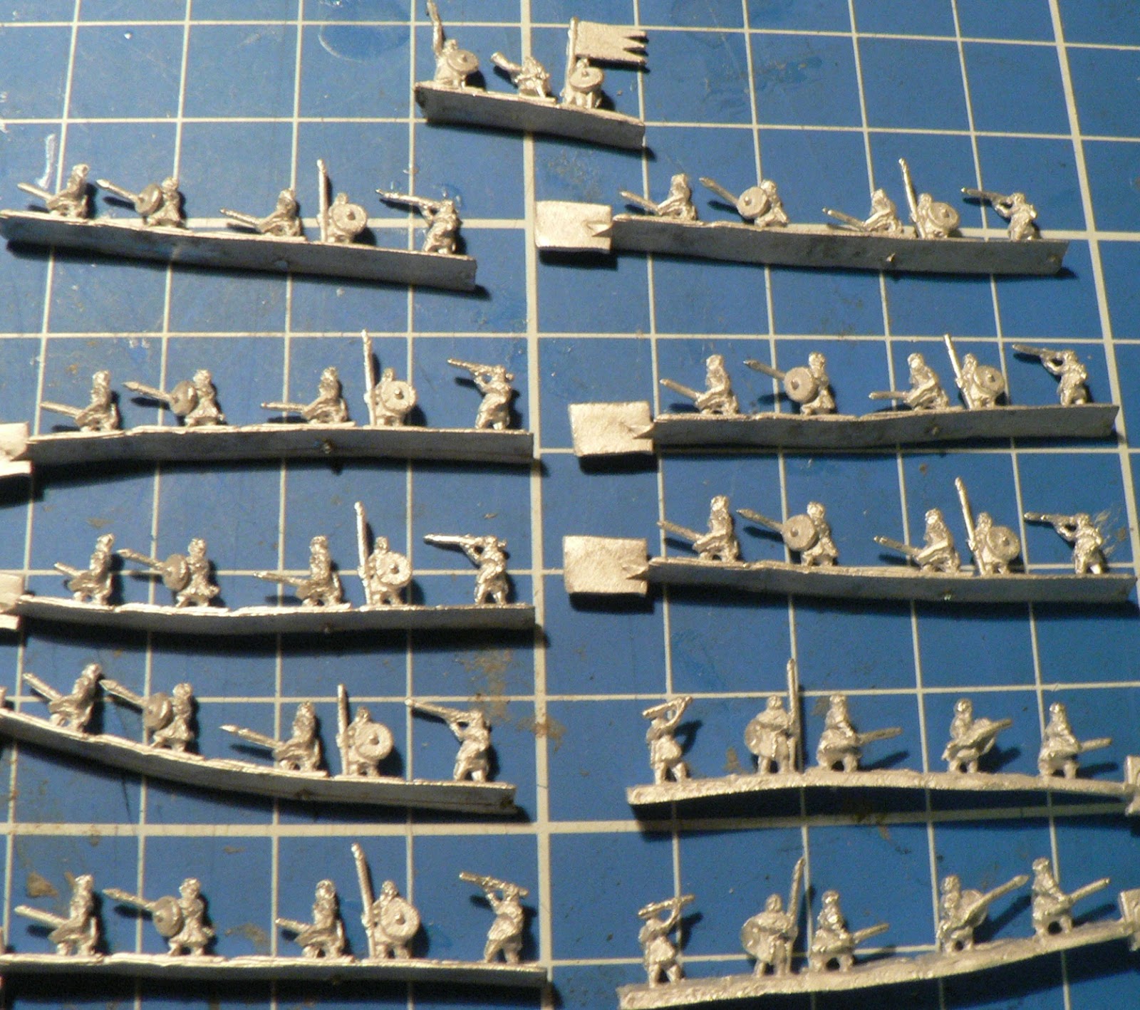 Tiny Metal Men: Heroics & Ros Figures for Micro-Dux