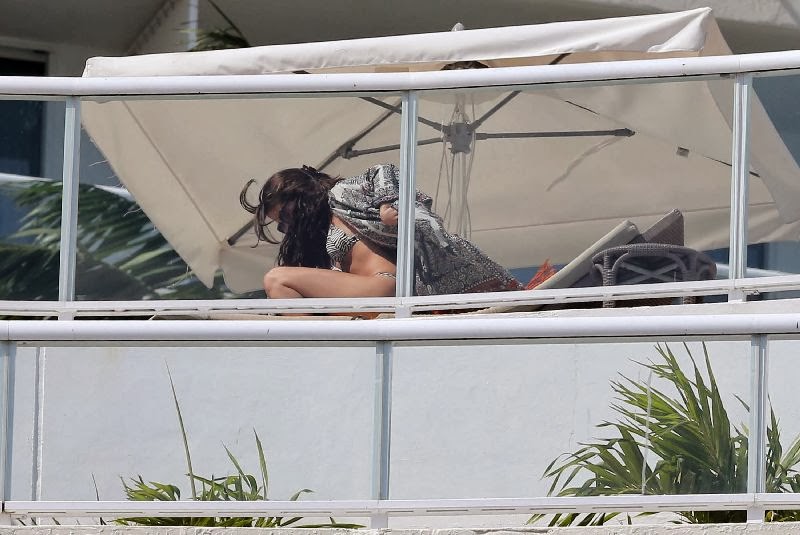 Retro Bikini Selena Gomez Wearing A “zebra Bikini” And Tattoo In Miami
