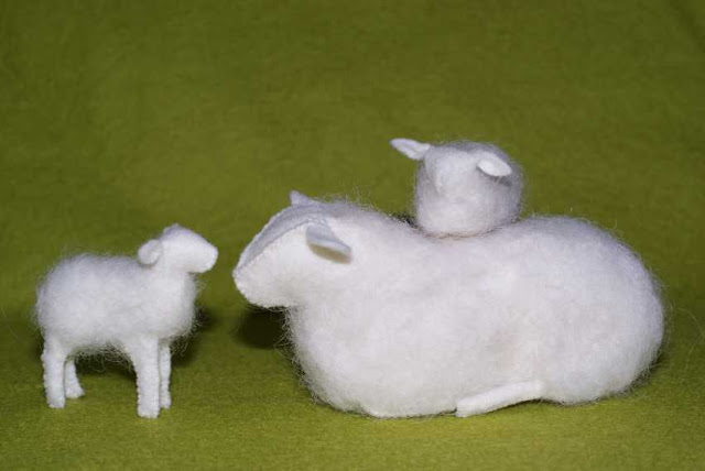 Septemberspring Galerie: Spelen met mama-schaap