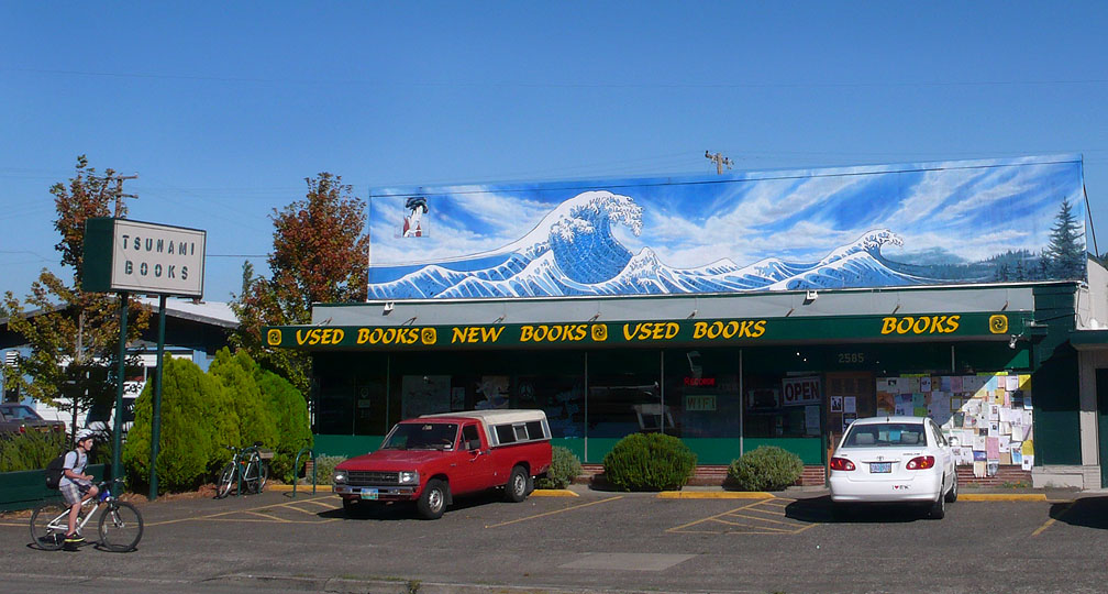 The Murals of Eugene Oregon: Tsunami Books – A Tidal Wave in the Sky