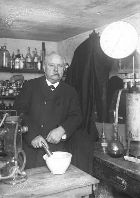 Eugène Turpin (1848 - 1927): Le laboratoire atelier d'Eugène Turpin