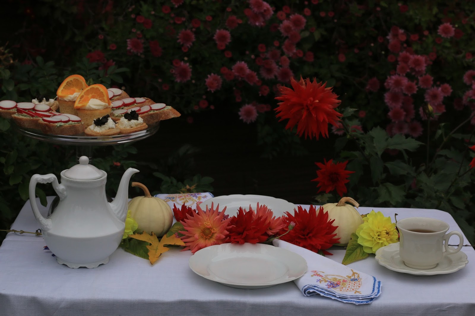 Delights of the Heart: Tea Time in the Garden