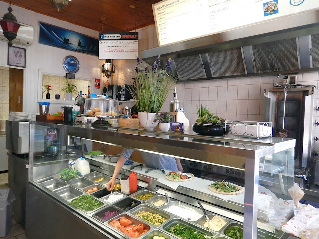 Melbourne, Coburg: Half Moon Cafe | Amie Hu | Travelverse