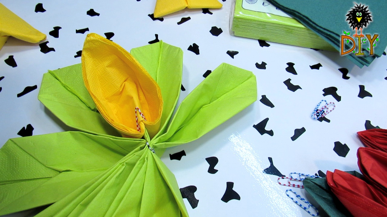 I Know How To...: Lotus Of Napkins - Beautiful Table Setting
