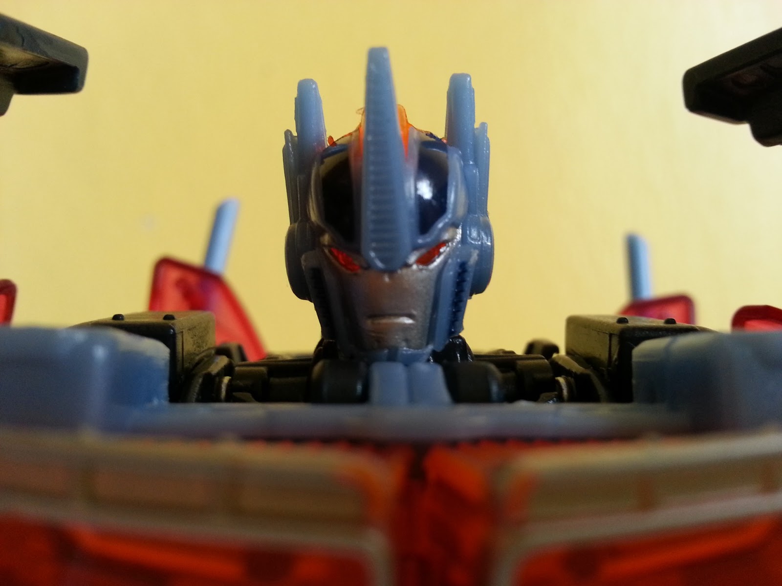 Lightning Quantum's Base: Optimus Prime Voyager Class (Dark Energon ...