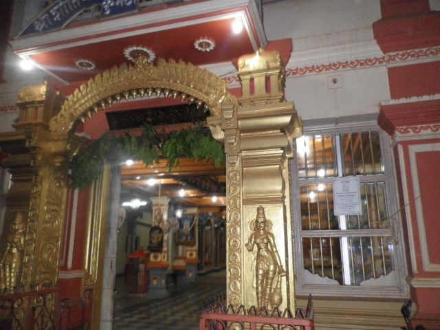 Wood carvings on ceiling of a temple - Ranjana's Craft Blog
