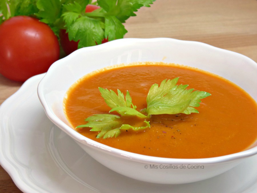 Sopa de tomate con apio - Mis Cosillas de Cocina
