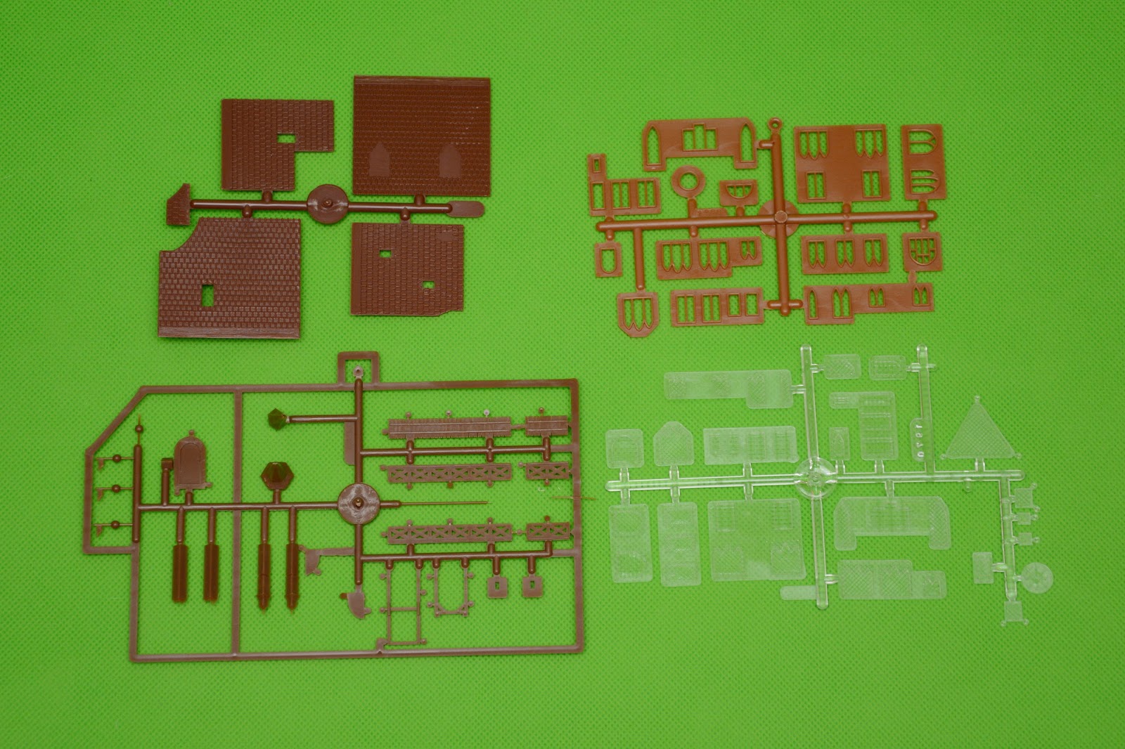 My Miniature Worlds: Faller 232242, N-scale moated castle