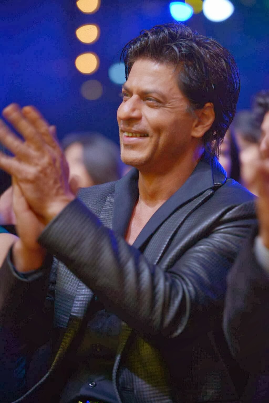 Team Shah Rukh Khan: SRK at 6th Mirchi Music Awards 2014