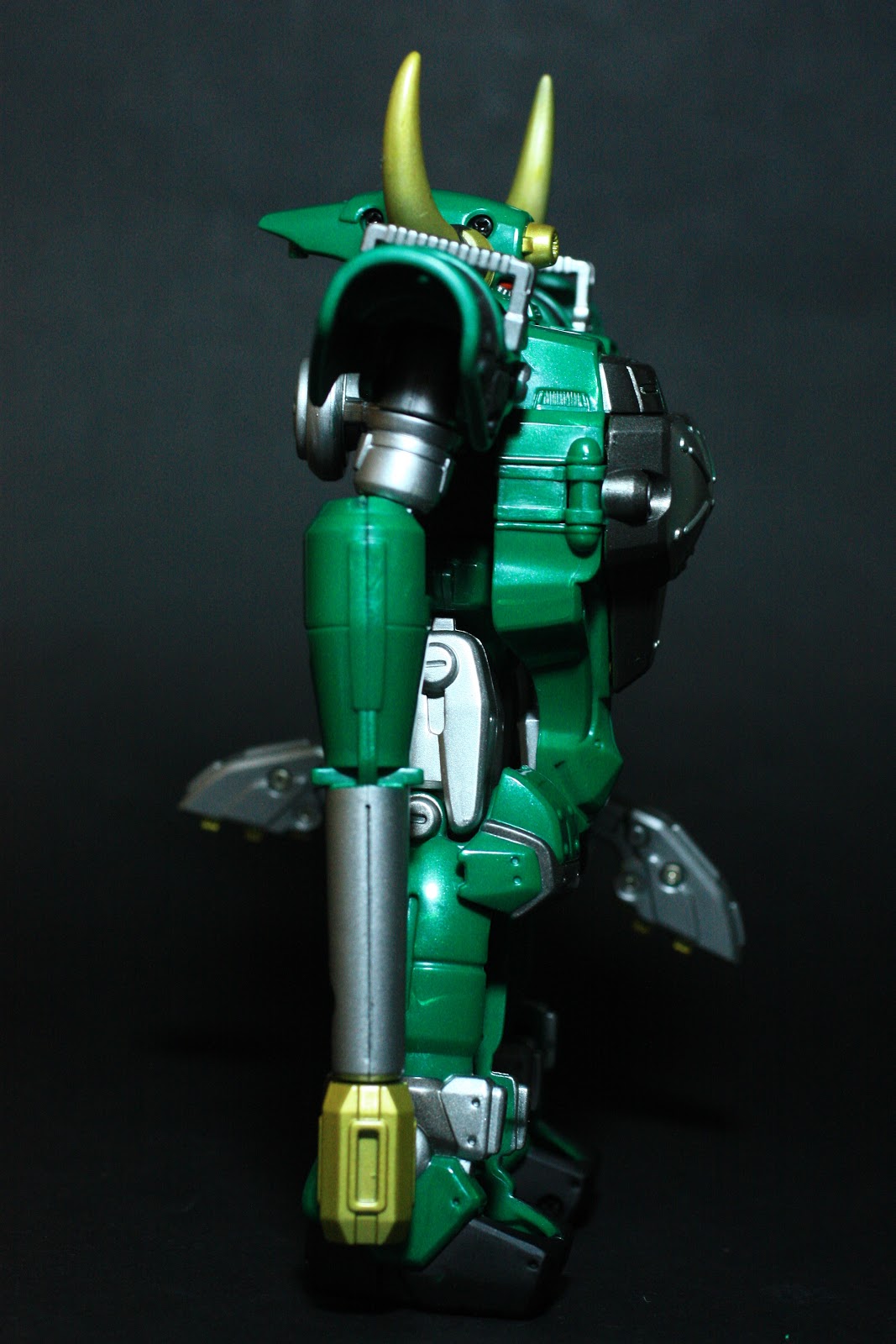 Firestarter's Blog: Toy Review: R&M Kamen Rider Zolda and Magnugiga