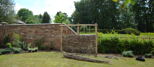 Greenwood Woman: Garden structures - An oak and hazel panel