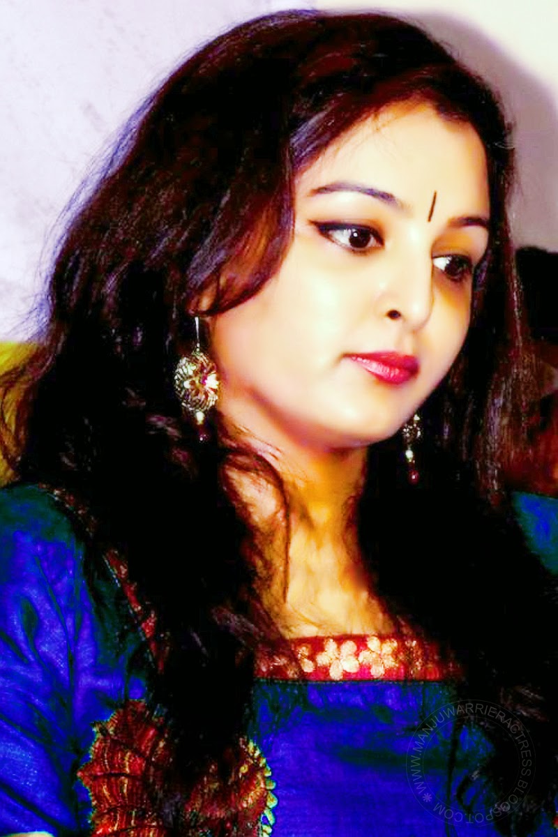 Manju Warrier Actress: MANJU WARRIER MALAYALAM ACTRESS NEW BLUE DRESS ...