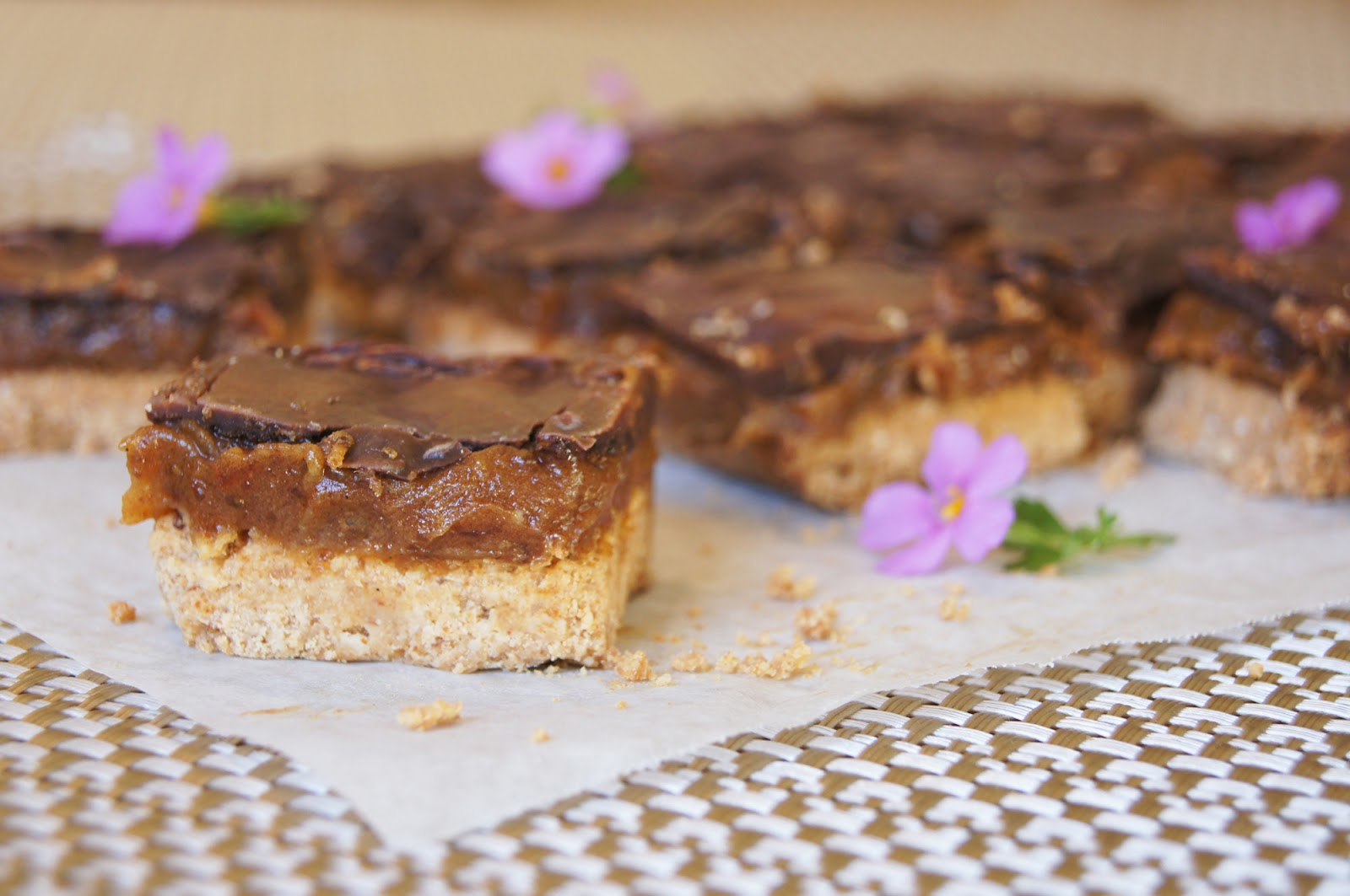 (mostly) raw caramel slice | kokonut kitch