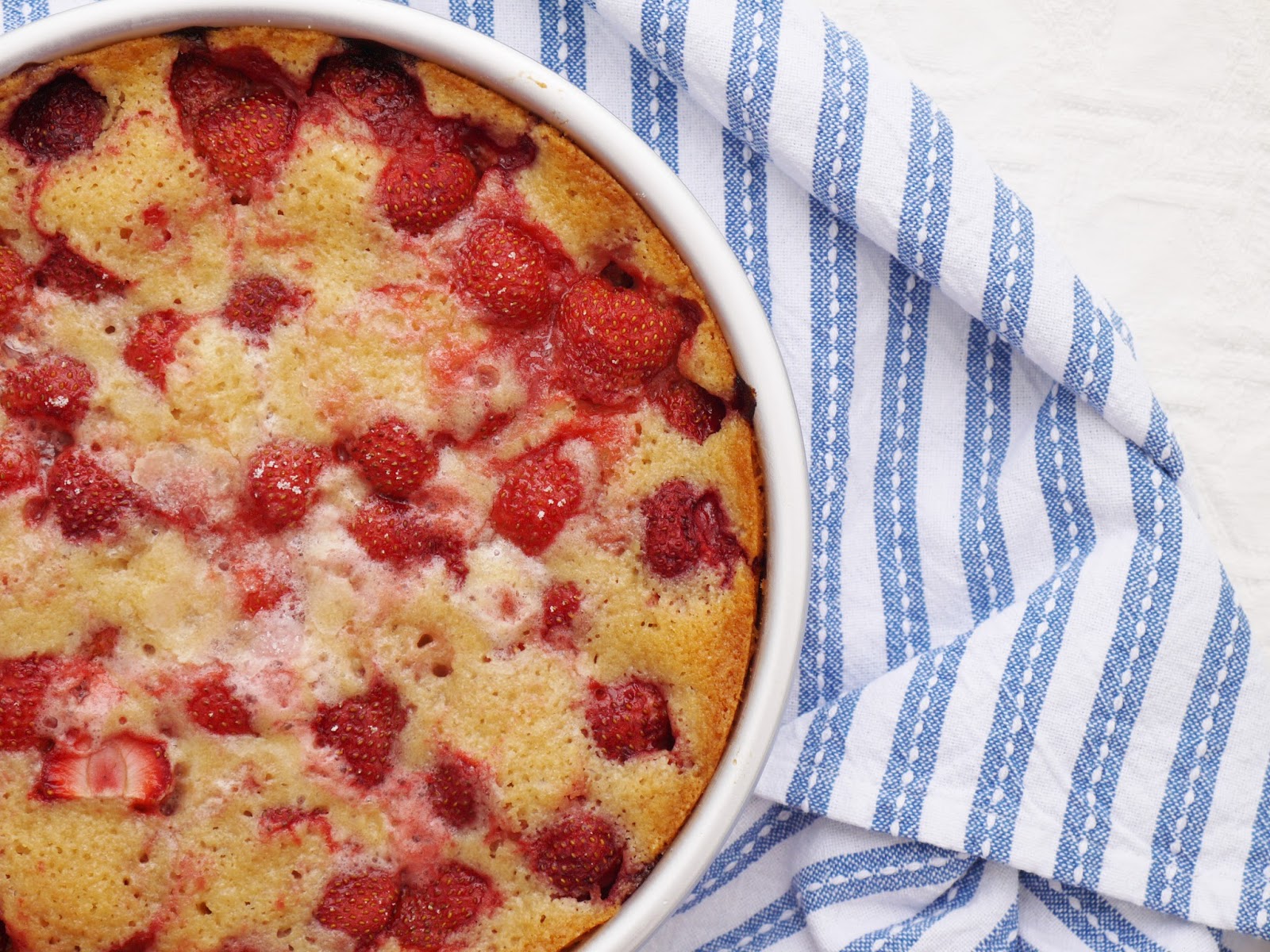 This Muslim Girl Bakes: Strawberry Cake.