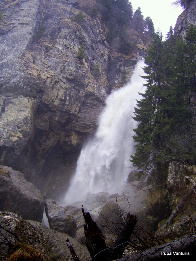 Poveştile mele: La Cascada Vanturis din Muntii Bucegi