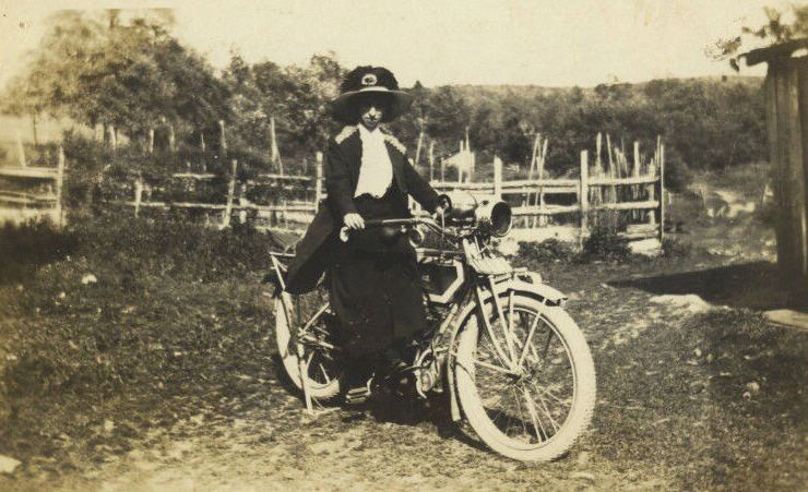 Fast is fast...: Early motorcycle photos.