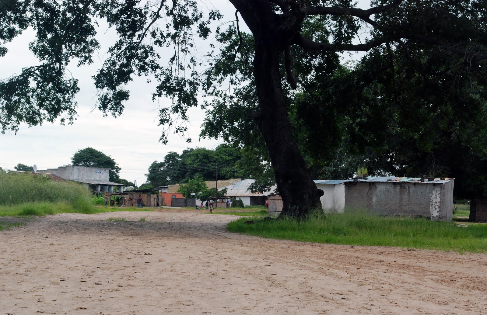 la rutina diaria: 3 days in liuwa plain, back in kalabo village for a night