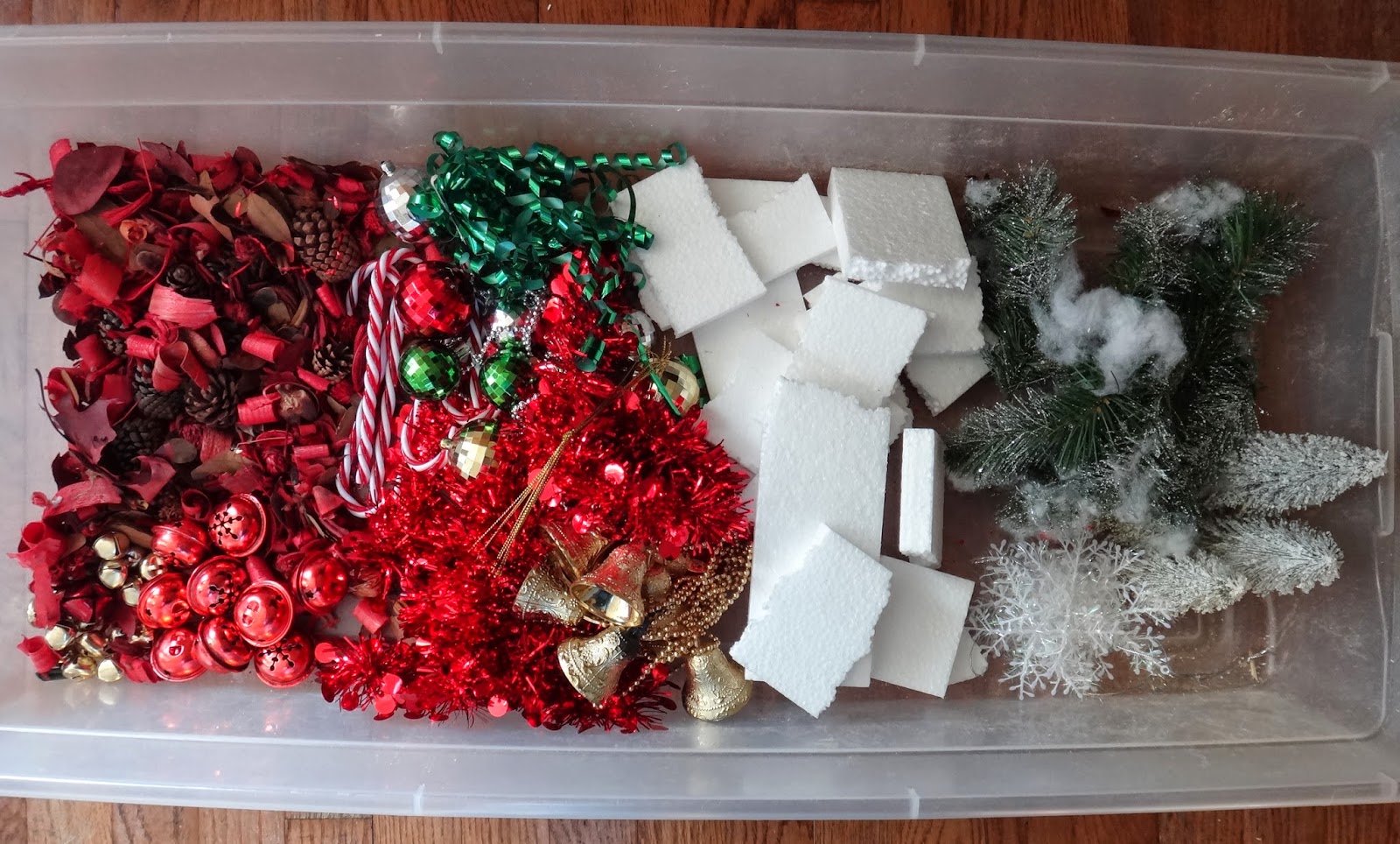 Little Stars Learning: Christmas Sensory Bin