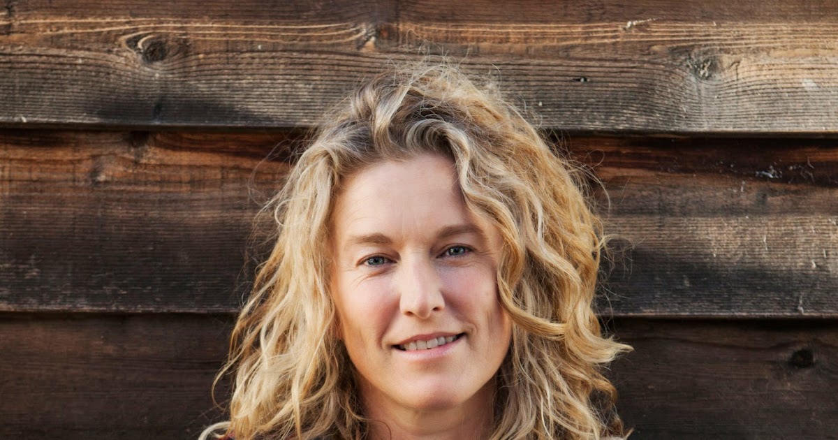 Kids' Book Review: 12 Curly Questions with author Ellie Marney