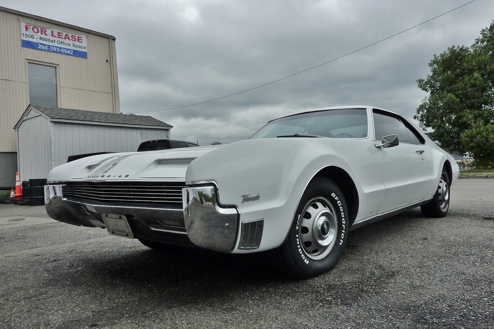 Seattle's Parked Cars: 1966 Oldsmobile Toronado