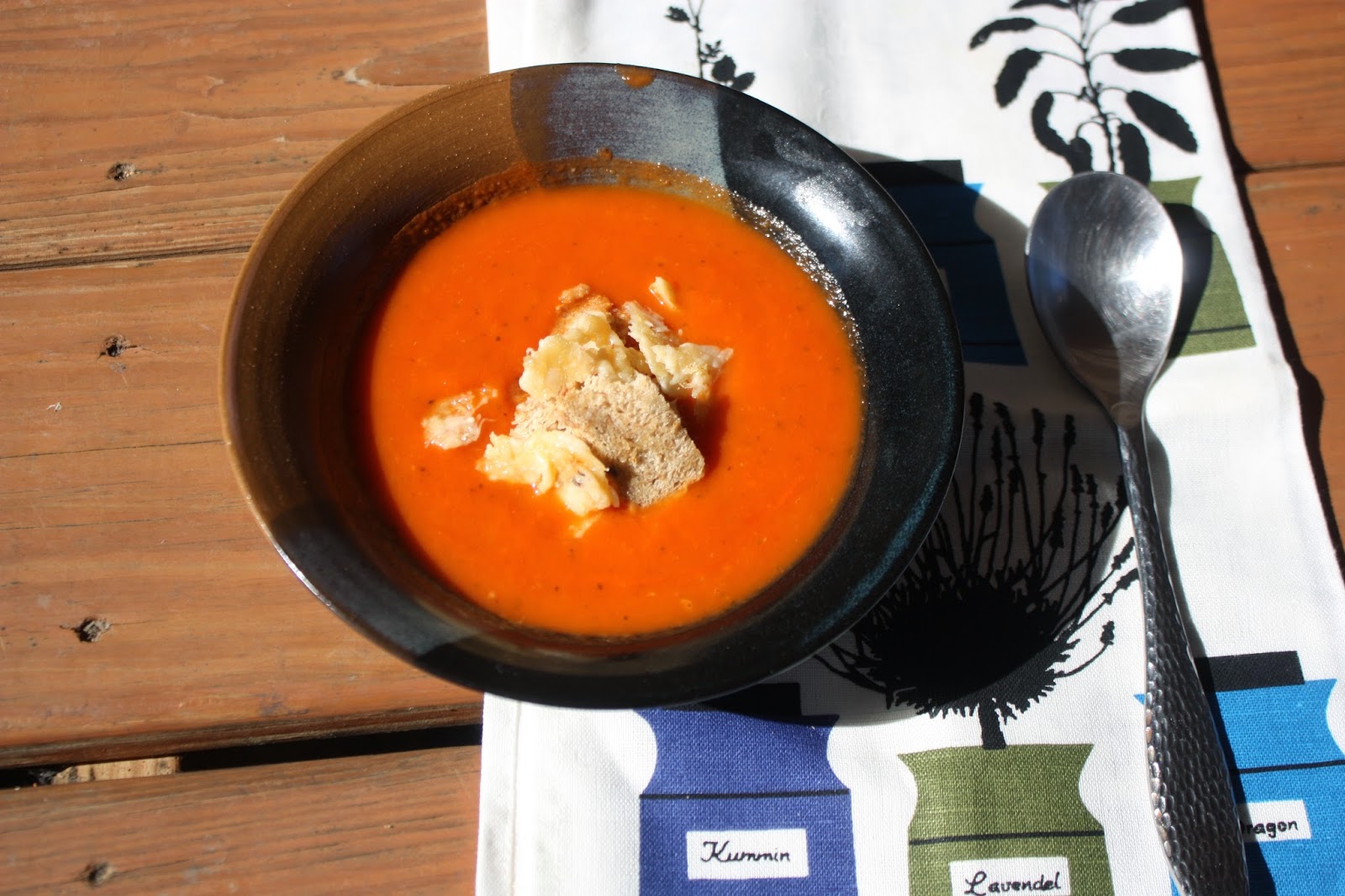 Chow and Chatter: Easy Peasy Tomato Soup