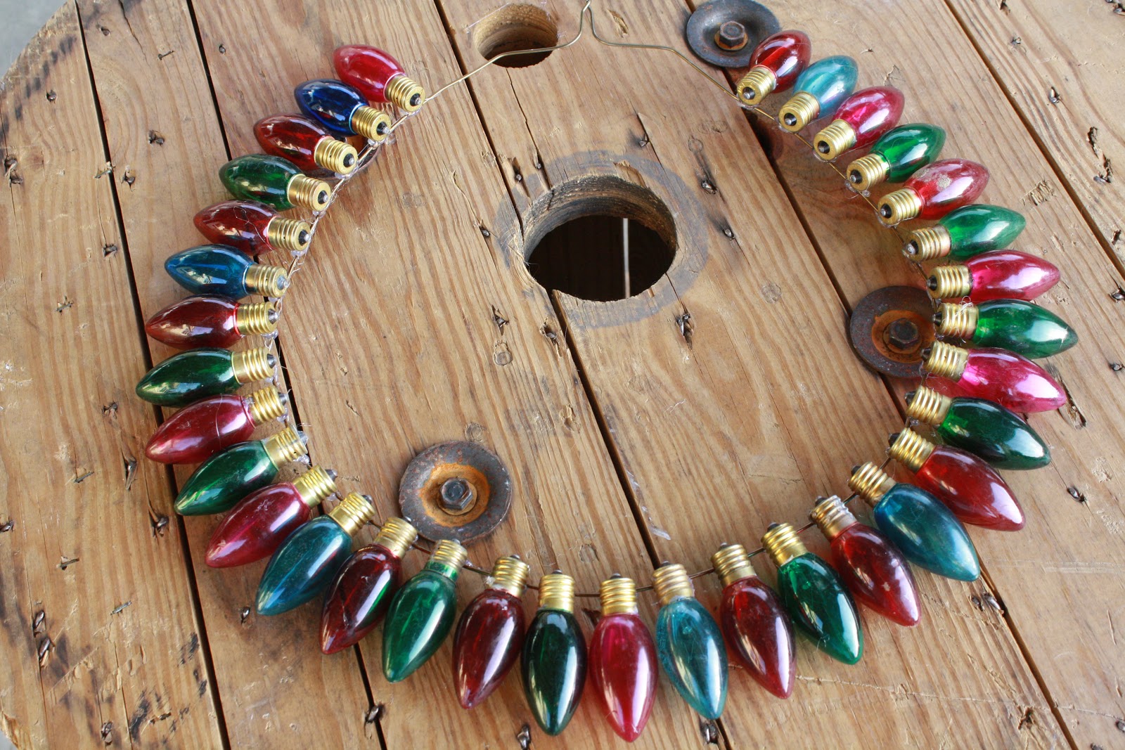 Joyful Treasure Hunting: Joyful Creations - Christmas Light Bulb Wreath