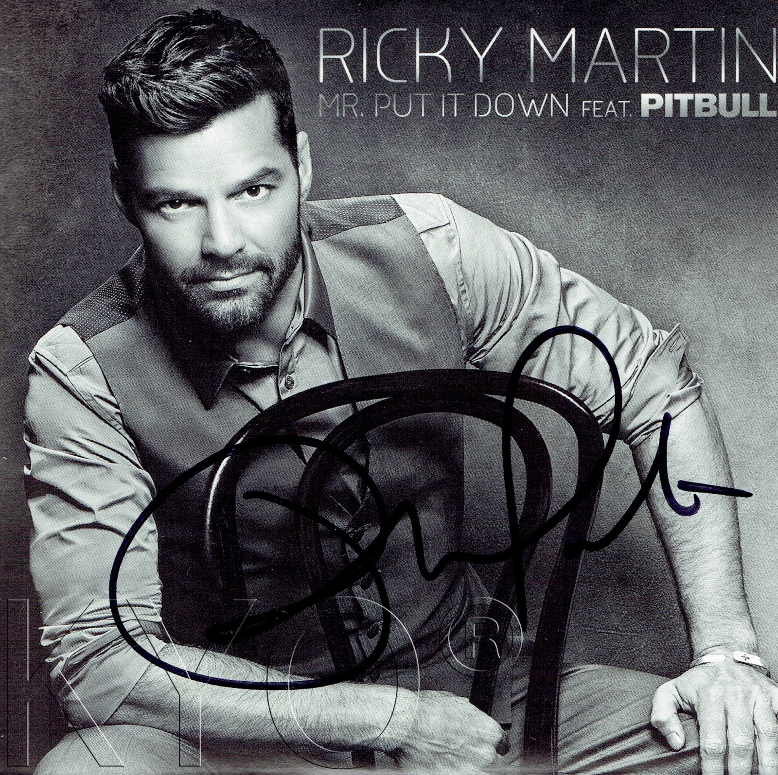 Chris Autographs: Ricky Martin