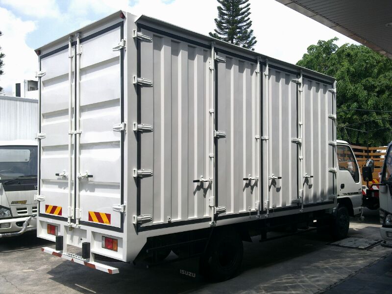 ISUZU TRUCK IN MALAYSIA: CORRUGATED BOX NPR
