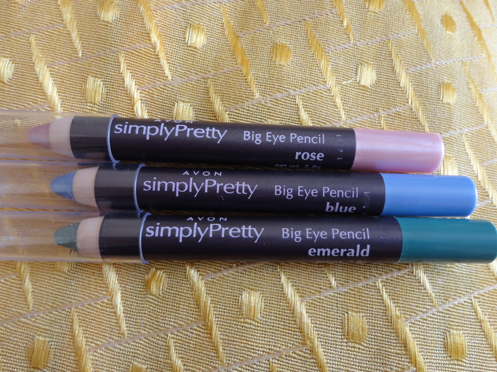 AppleDapple: Review : Avon "Big Eye Pencil" in Rose, Blue and Emerald!