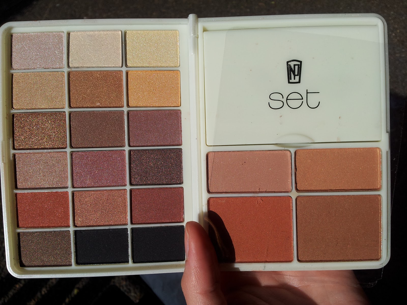 Beauty Obsessed: NP Set Jet Set Palette Review