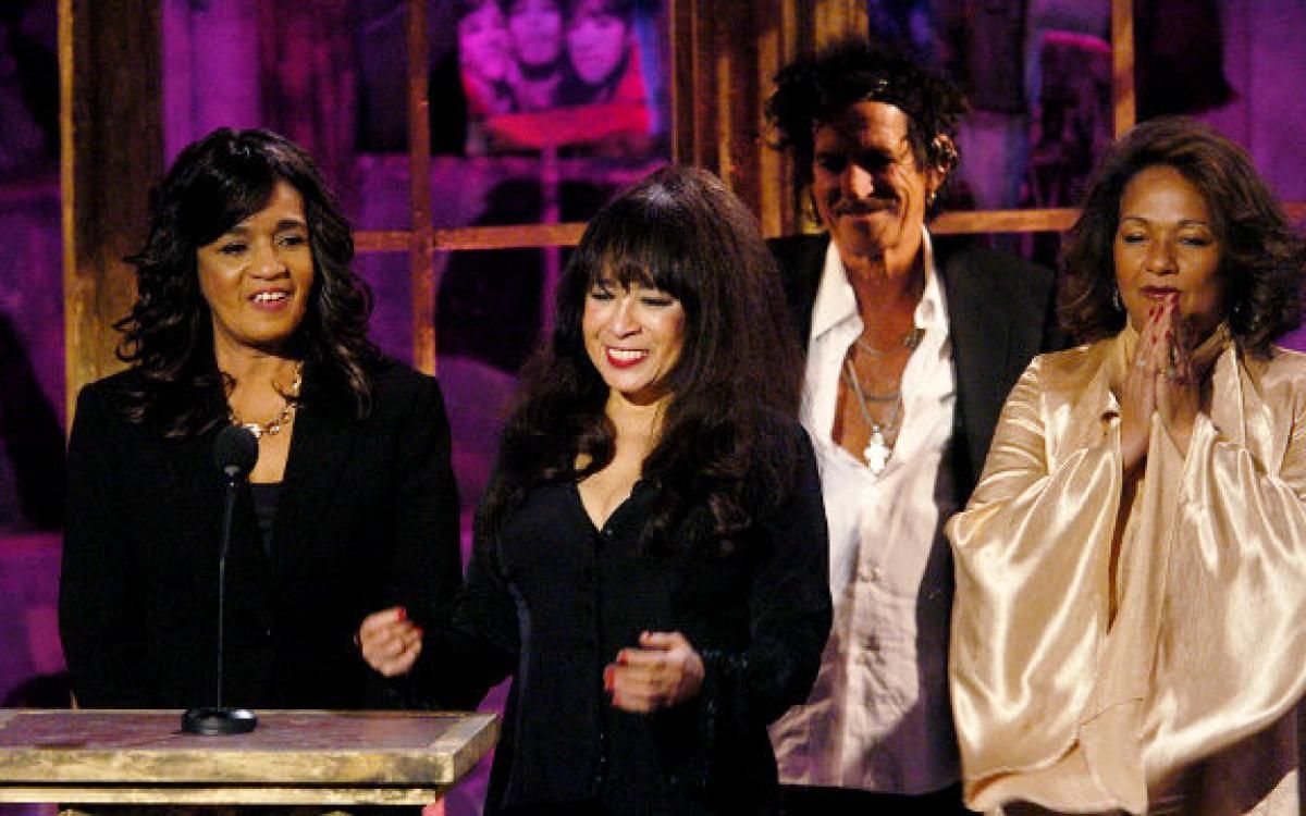 RETRO KIMMER'S BLOG: THE RONETTES' RONNIE SPECTOR: MASCARA AND MADNESS