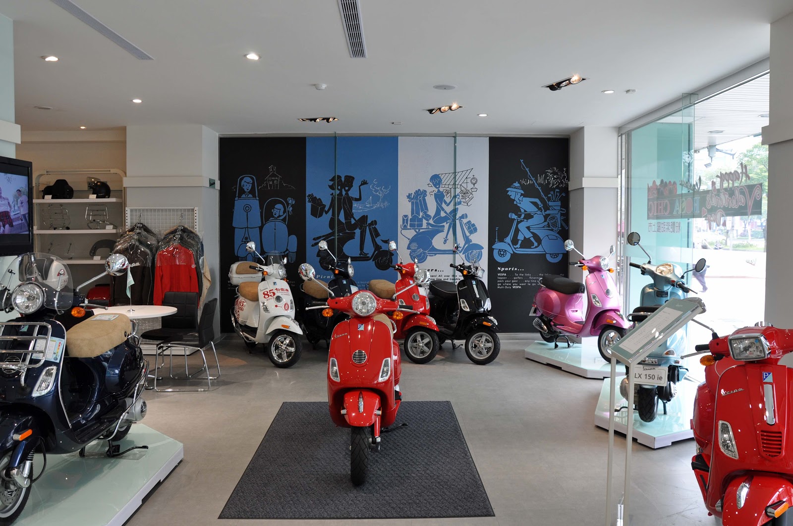 Taipei 2012 - Vespa Shop at Ximending