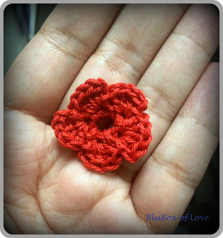 BluBox of Love: Small Flower Tutorial