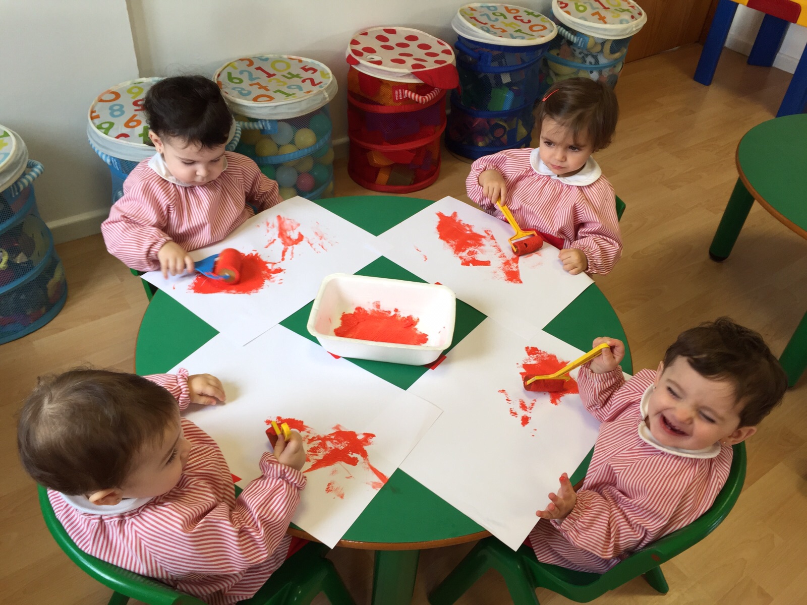 Escuela Infantil Kid´s Garden Vigo: ¿Con qué estamos pintando?