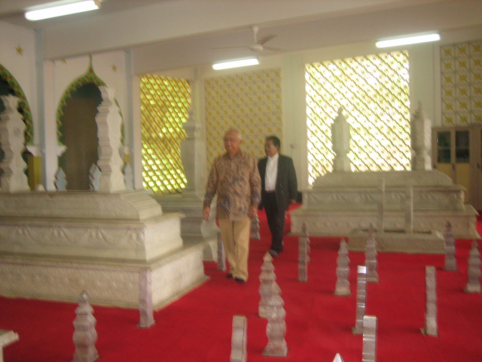 TANAH-TANAH PERKUBURAN ISLAM NEGARA BRUNEI DARUSSALAM: LAWATAN TIMBALAN ...